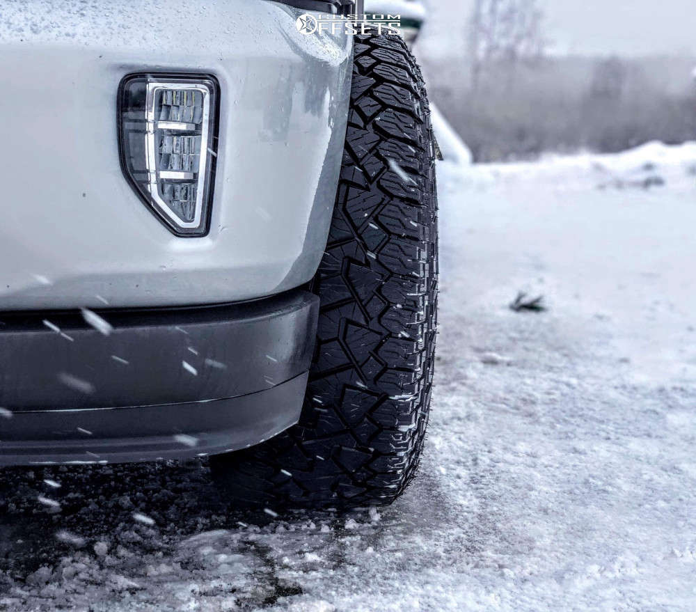 2018 Chevrolet Silverado 1500 with 20x12 -44 Fast HD Twisted and 33/12 ...