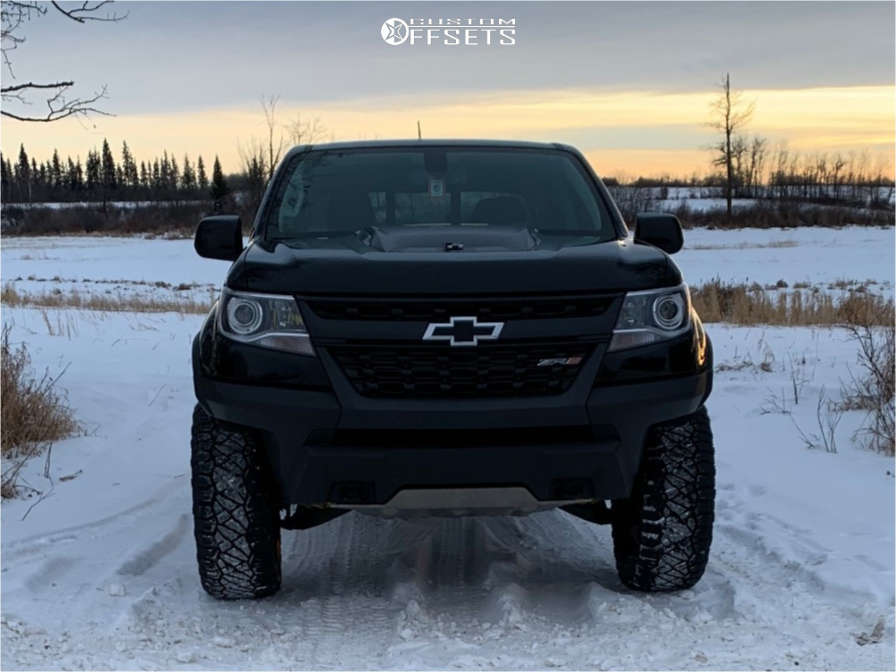 2017 Chevrolet Colorado with 20x10 -18 Fuel Assault and 275/55R20 Nitto ...
