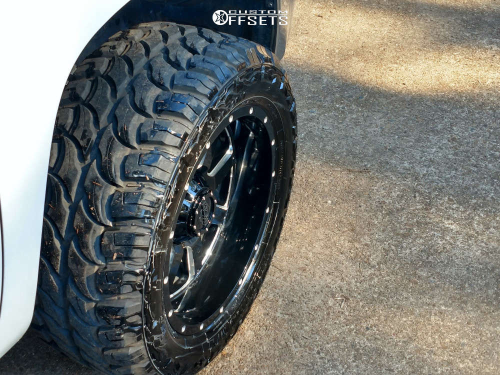 2015 Toyota Tundra with 20x10 -19 Gear Off-Road 726mb and 33/12.5R20 ...