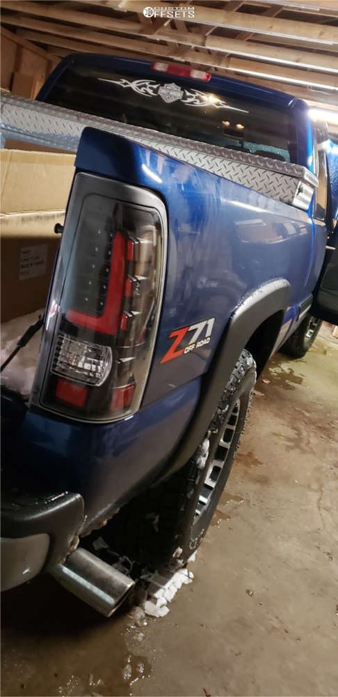 2004 Chevrolet Silverado 1500 with 17x8.5 0 American Outlaw Buckshot ...