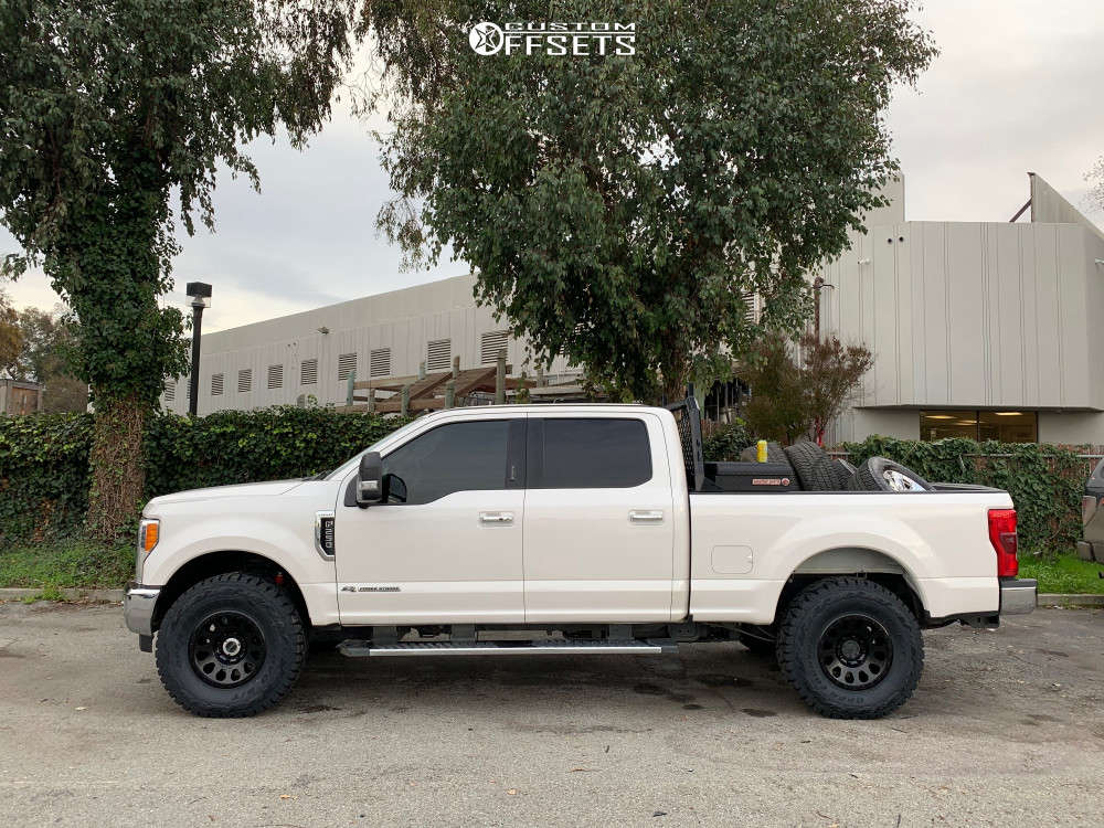 2017 Ford F-250 Super Duty with 18x9 1 Fuel Vector and 37/12.5R18 Toyo ...