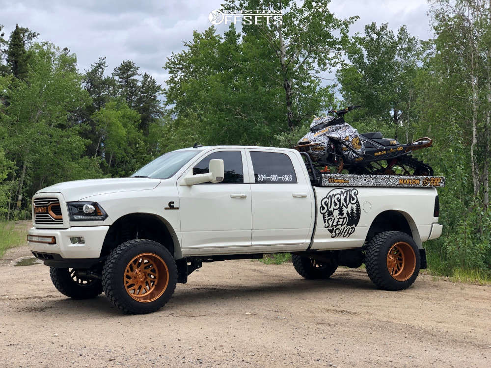 2018 Ram 3500 with 22x14 -76 Fuel Triton and 37/13.5R22 Comforser ...