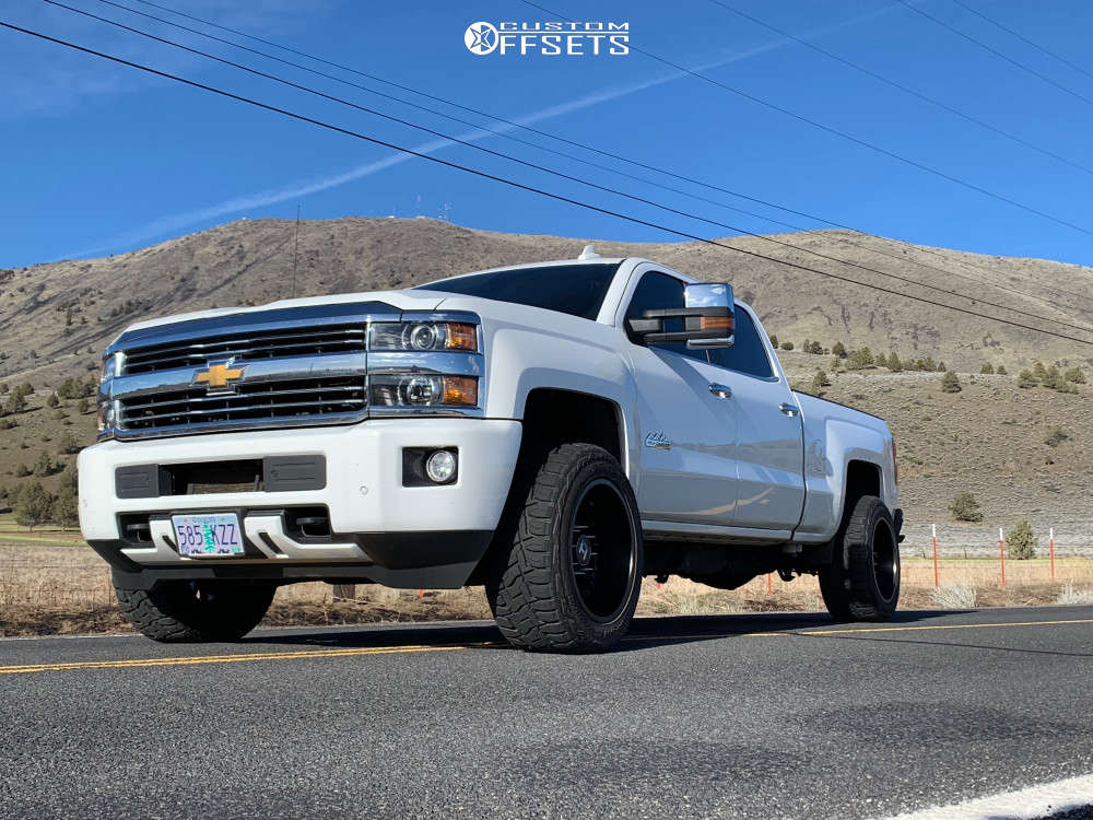 2015 Chevrolet Silverado 2500 HD with 20x12 -44 Hostile Predator and 33 ...