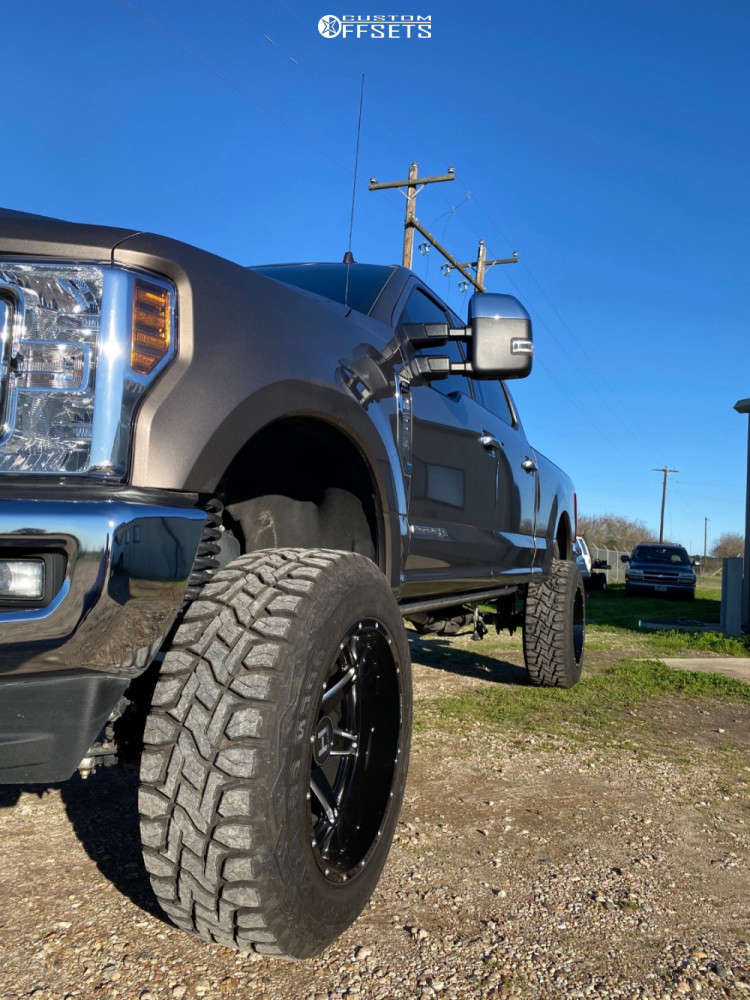 2019 Ford F-250 Super Duty with 22x12 -44 Hostile Alpha and 37/12.5R22 ...
