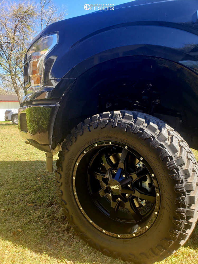 2018 Ford F-150 with 20x10 -18 Moto Metal Mo970 and 35/12.5R20 Atturo ...