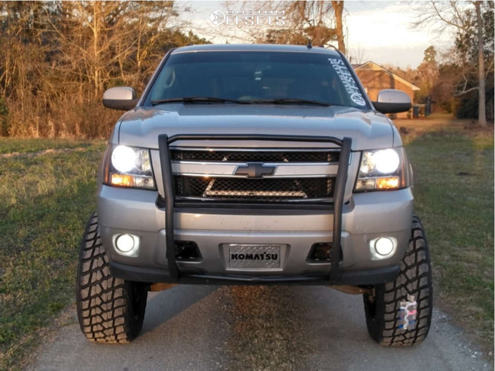 2007 Chevrolet Tahoe with 22x12 -44 Moto Metal Mo970 and 37/13.5R22 ...