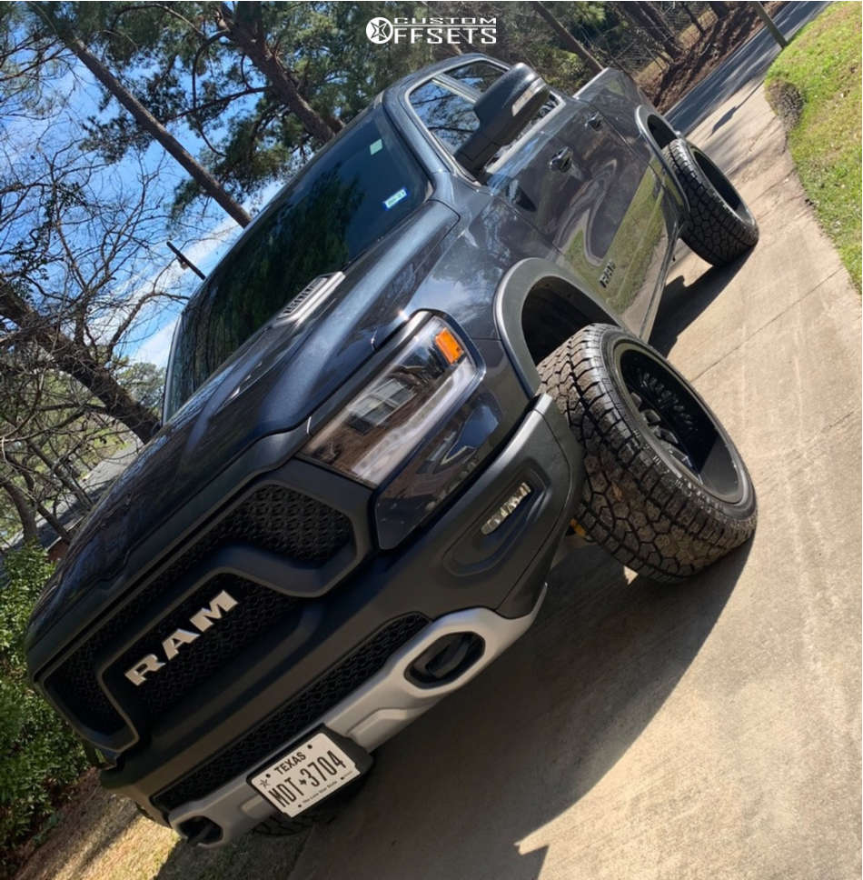 2019 Ram 1500 with 22x12 -51 Cali Offroad Switchback and 33/12.5R22 ...
