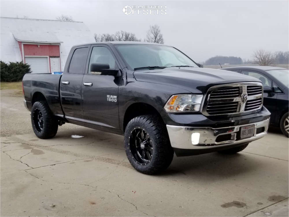 2018 Ram 1500 with 20x10 -24 Moto Metal Mo962 and 305/55R20 AMP Terrain ...