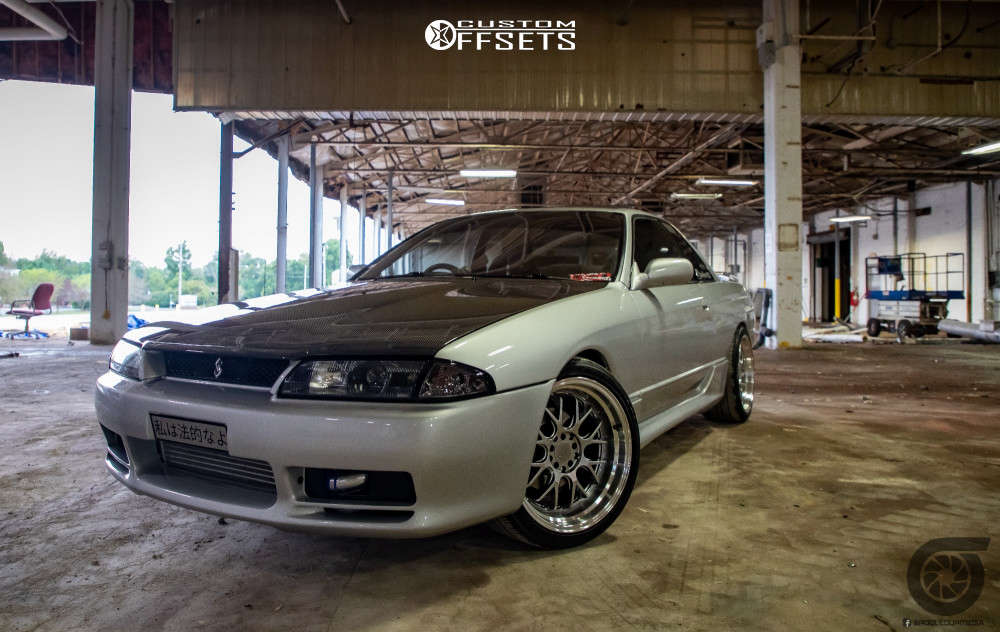 1992 Nissan Skyline R32 with 18x9.5 22 F1R F21 and 255/35R18 Yokohama ...