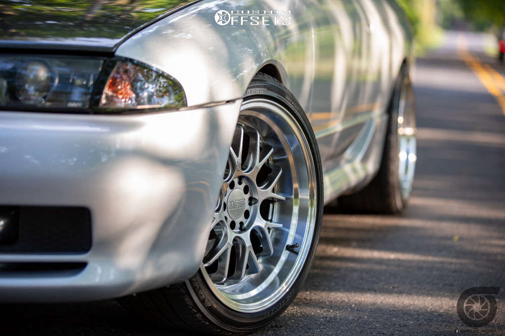 1992 Nissan Skyline R32 with 18x9.5 22 F1R F21 and 255/35R18 Yokohama ...