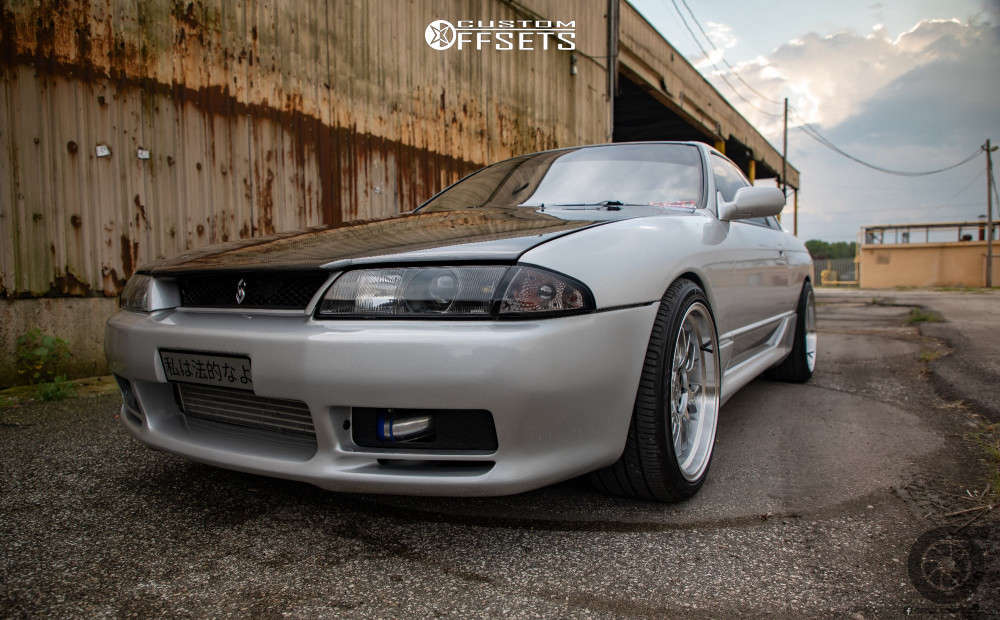 1992 Nissan Skyline R32 with 18x9.5 22 F1R F21 and 255/35R18 Yokohama ...