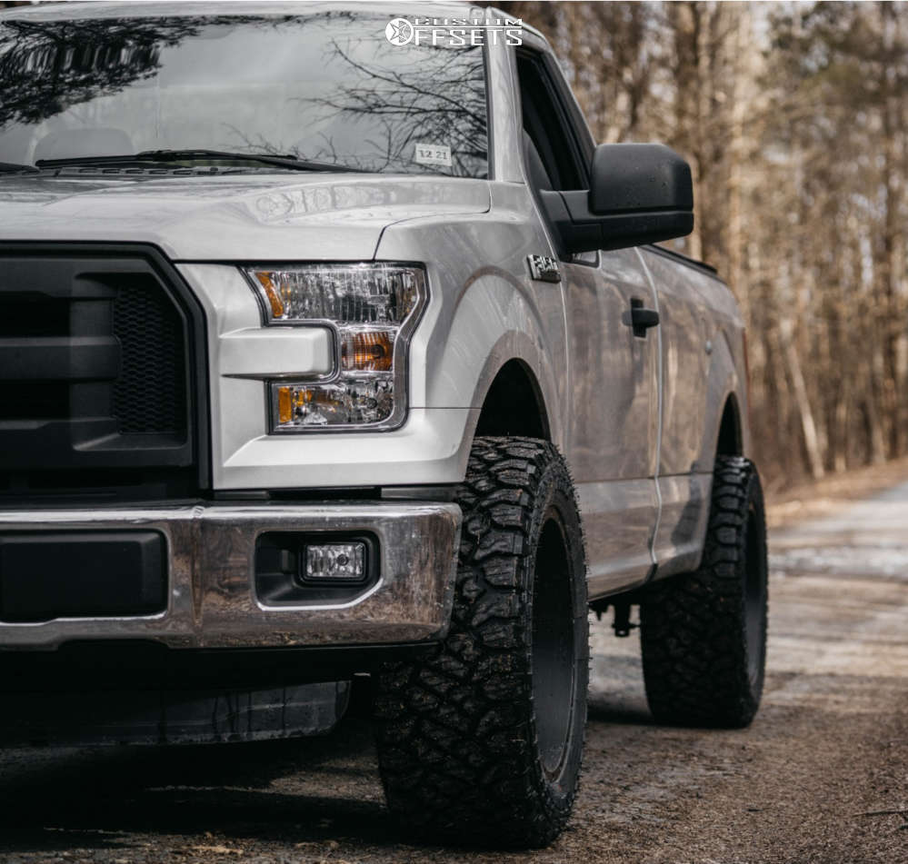 2016 Ford F-150 with 20x10 -25 Ultra Hunter and 33/12.5R20 Kenda Klever ...