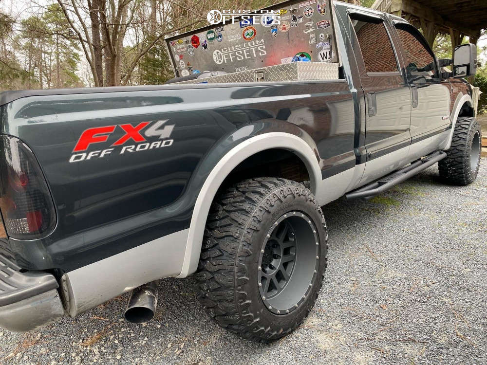 2007 Ford F-250 Super Duty with 20x12 -52 Method Mr606 and 325/60R20 ...