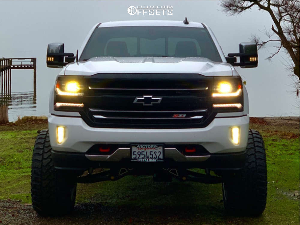 2018 Chevrolet Silverado 1500 with 22x14 -76 Fuel Forged Ff29 and 35/15.5R22 Fury Offroad ...