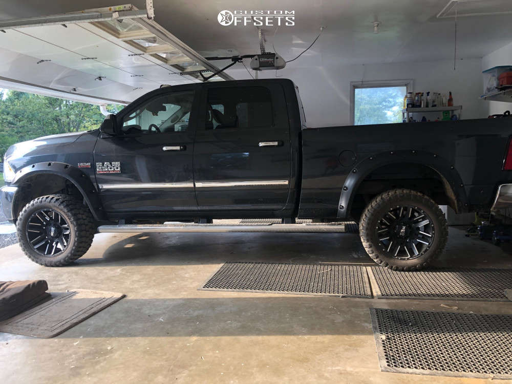 2015 Ram 2500 with 20x10 -24 Moto Metal Mo978 and 33/12.5R20 Ironman ...