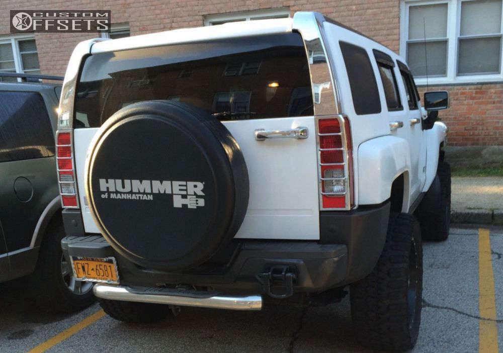2006 Hummer H3 with 20x9 1 Fuel Maverick and 33/10.5R20 Mud Claw 3000 ...