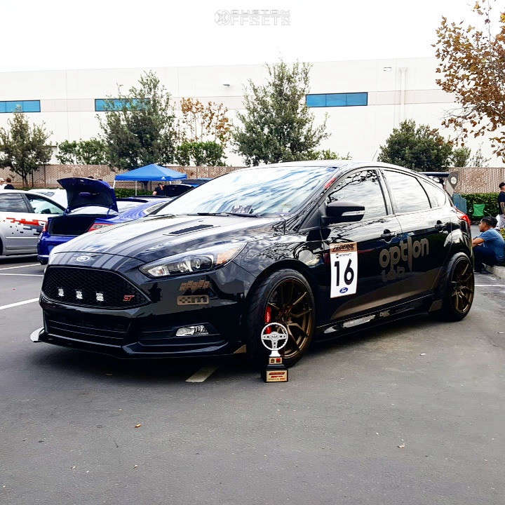 2016 Ford Focus with 19x9.5 35 Option Lab R716 and 265/35R19 Federal ...