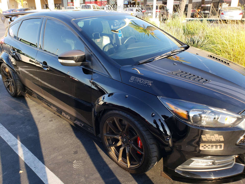 2016 Ford Focus with 19x9.5 35 Option Lab R716 and 265/35R19 Federal ...