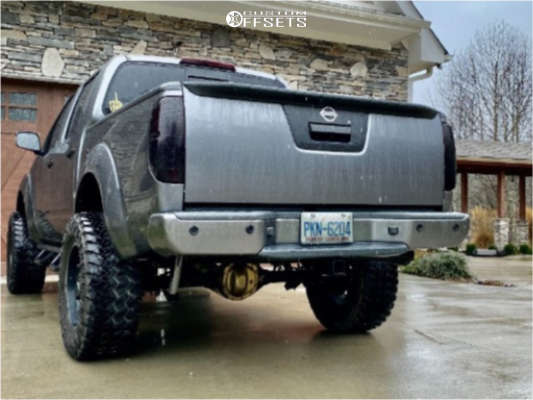 2018 Nissan Frontier with 18x9 -12 Moto Metal Mo984 and 33/12.5R18 ...