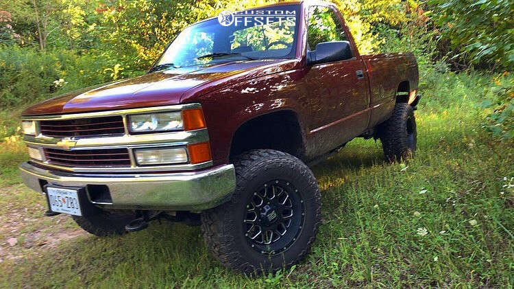 1995 Chevrolet K2500 with 17x9 -12 XD Xd820 and 33/12.5R17 Centennial ...