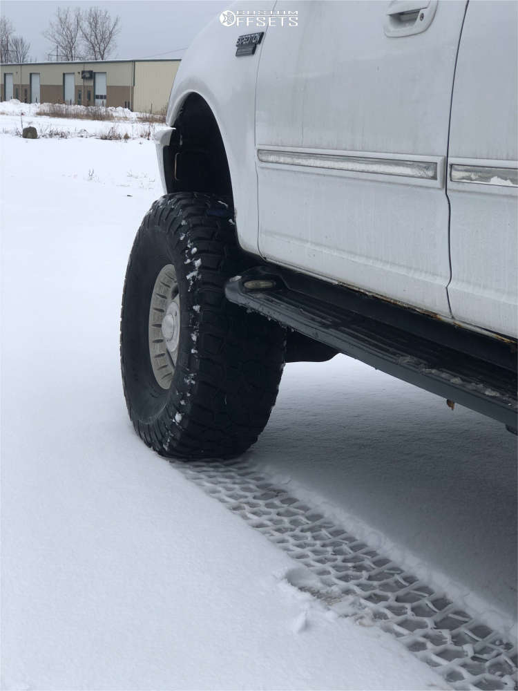 1997 Ford Expedition with 16x8 0 Centerline Hellcat and 315/75R16 ...