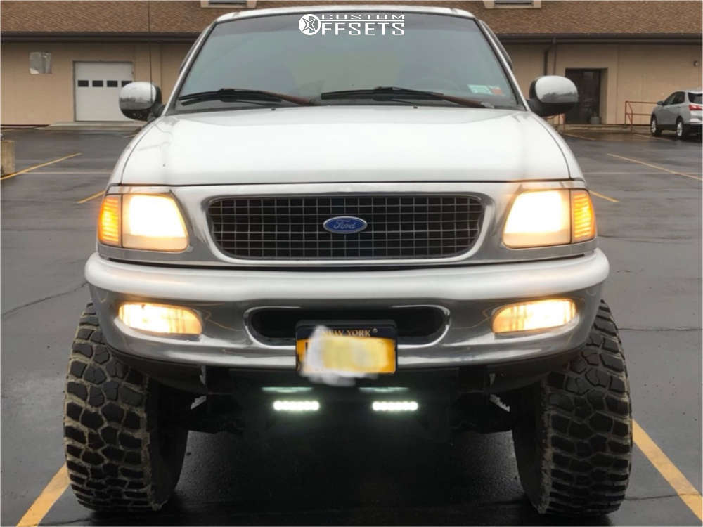 1997 Ford Expedition with 16x8 0 Centerline Hellcat and 315/75R16 ...