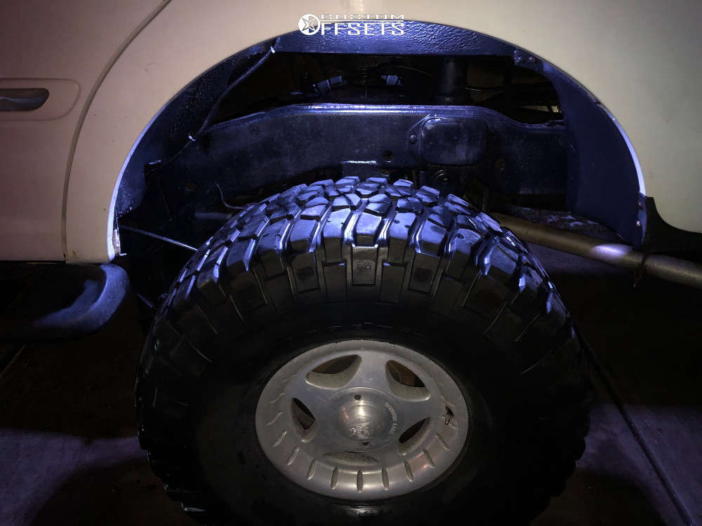 1997 Ford Expedition with 16x8 0 Centerline Hellcat and 315/75R16 ...