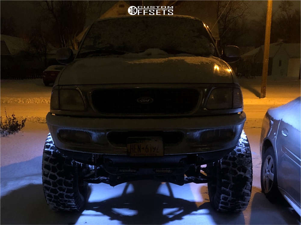 1997 Ford Expedition with 16x8 0 Centerline Hellcat and 315/75R16 ...