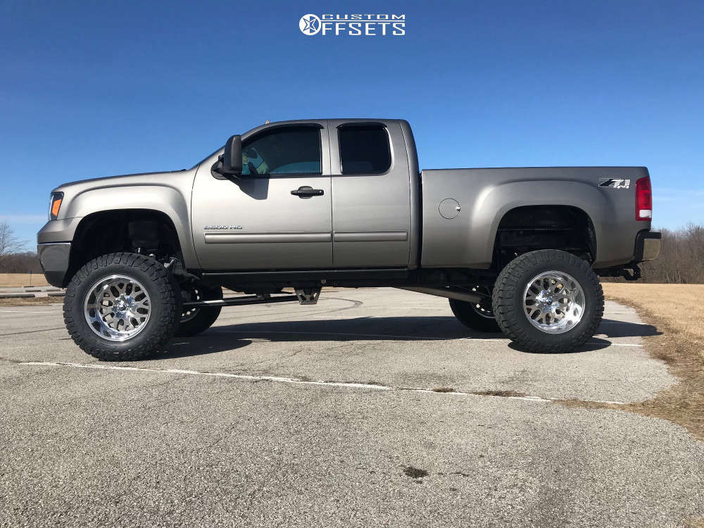 2012 GMC Sierra 2500 HD with 20x12 -43 Fuel Titan and 37/13.5R20 Nitto ...