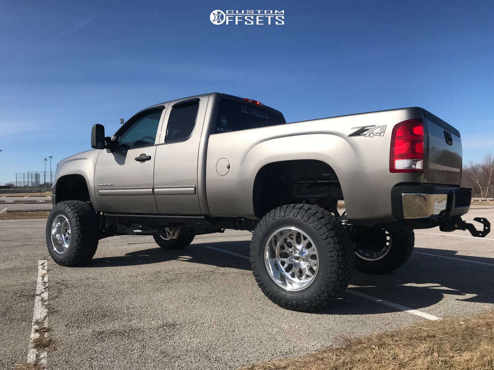 2012 GMC Sierra 2500 HD with 20x12 -43 Fuel Titan and 37/13.5R20 Nitto ...