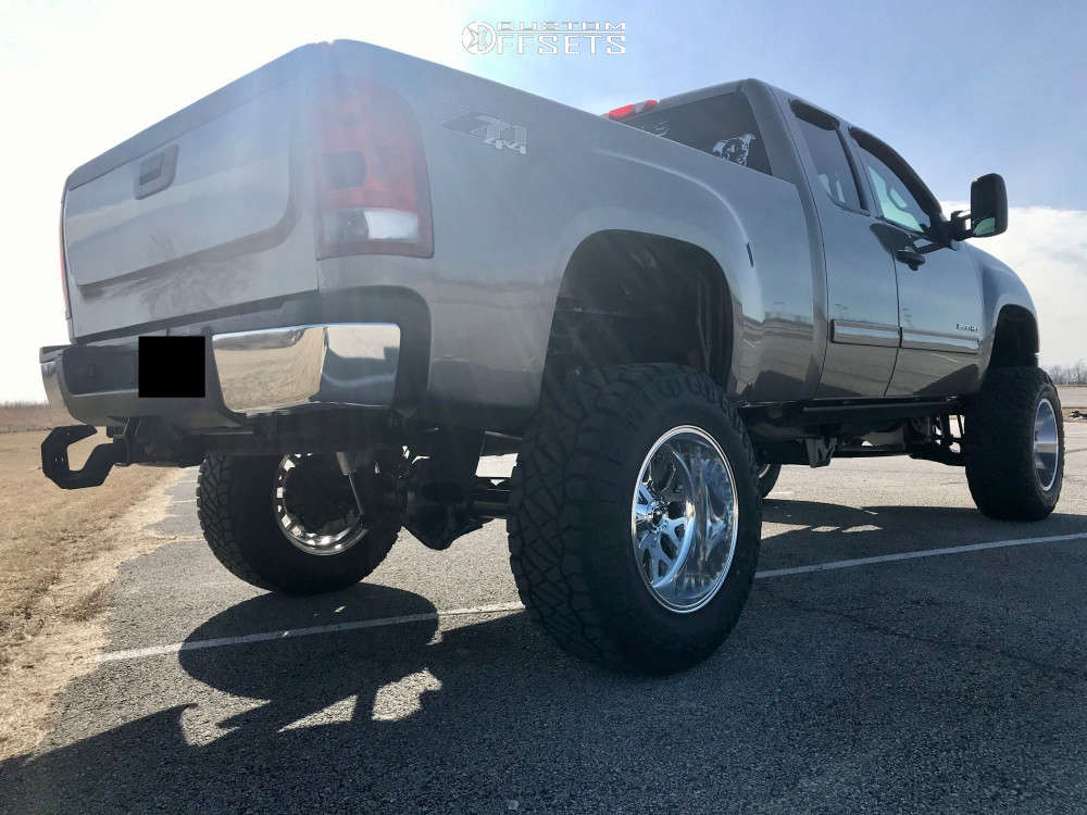 2012 GMC Sierra 2500 HD with 20x12 -43 Fuel Titan and 37/13.5R20 Nitto ...