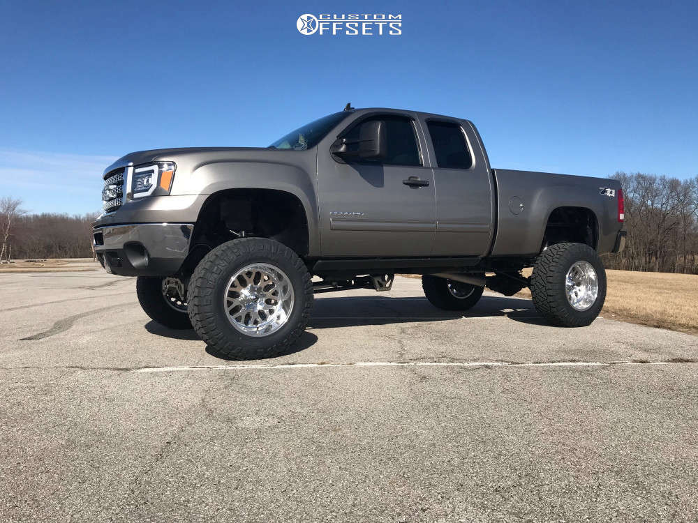 2012 GMC Sierra 2500 HD with 20x12 -43 Fuel Titan and 37/13.5R20 Nitto ...