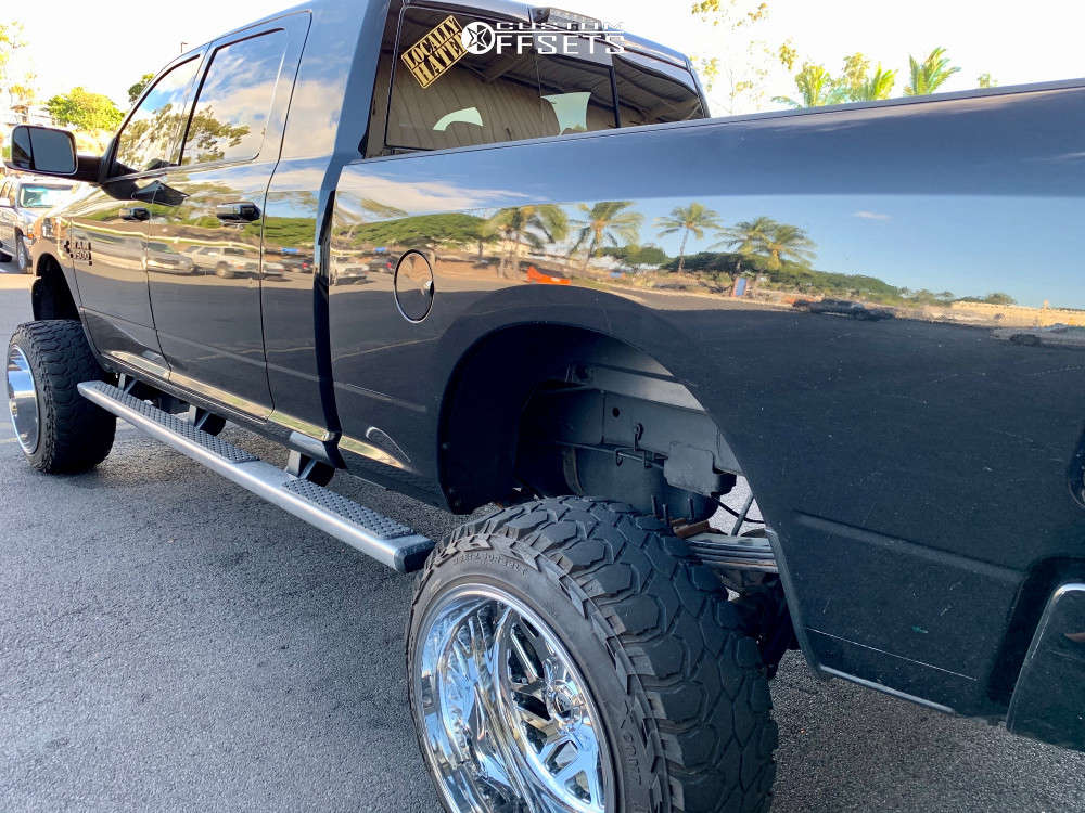 2014 Ram 3500 with 22x14 -75 Fuel Triton D609 and 35/12.5R22 Gladiator ...