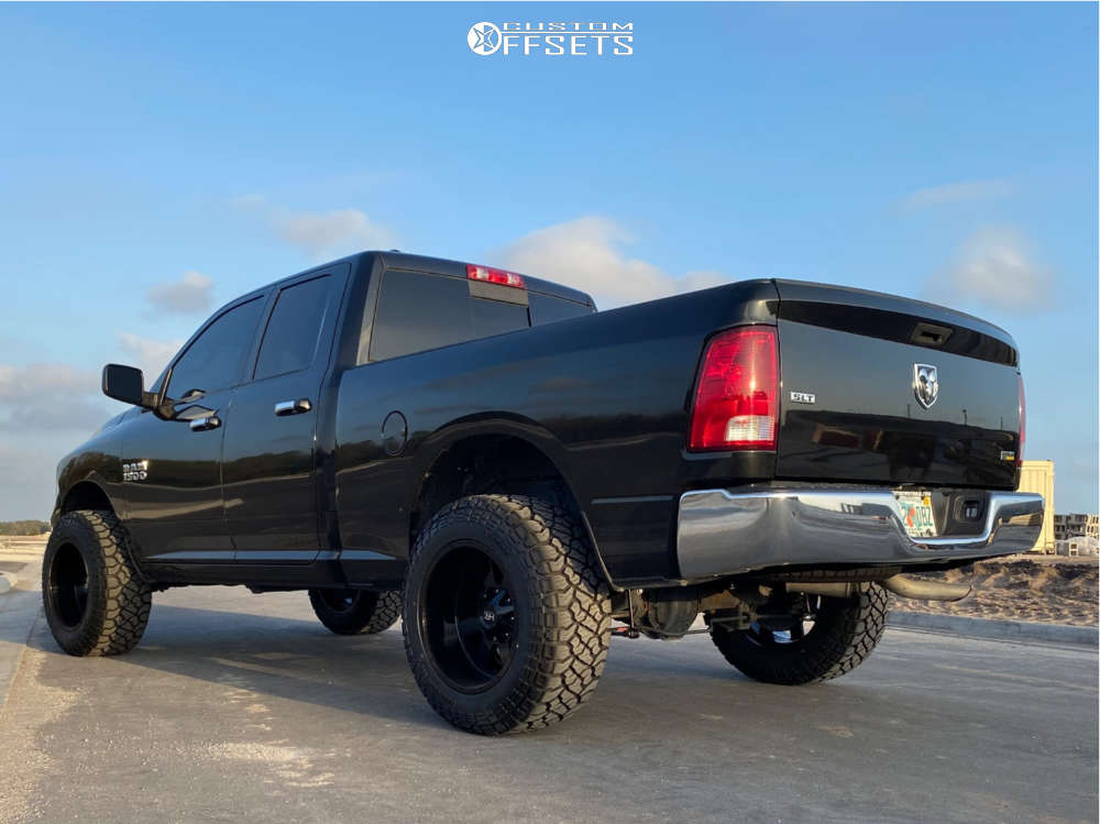 2017 Ram 1500 with 20x12 -44 Hardrock Tank and 35/12.5R20 Kenda Klever ...