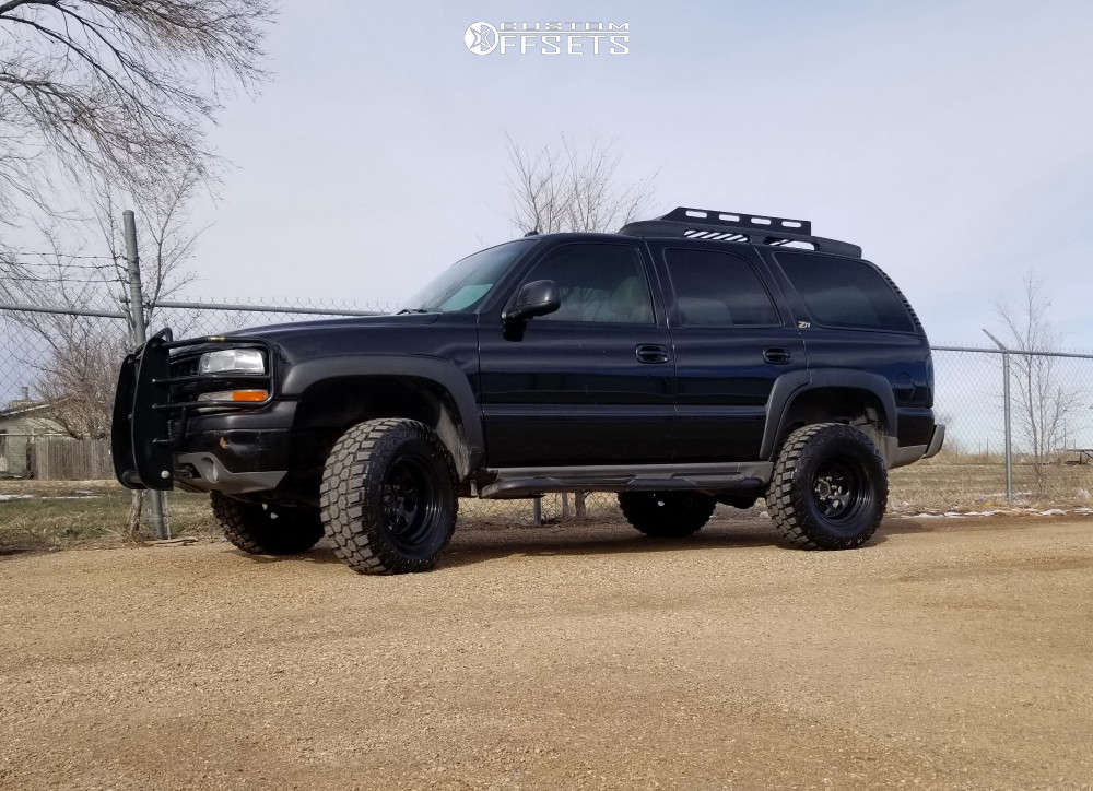 2004 Chevrolet Tahoe with 17x9 -38 Pro Comp Series 97 and 33/12.5R17 ...