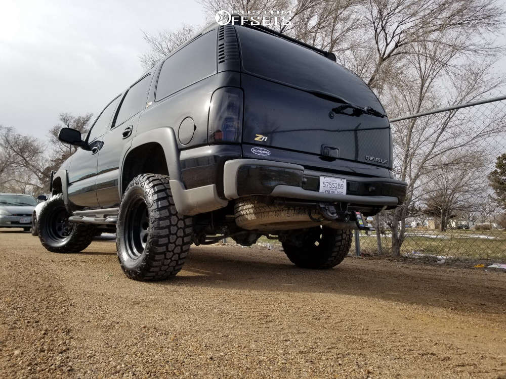 2004 Chevrolet Tahoe with 17x9 -38 Pro Comp Series 97 and 33/12.5R17 ...