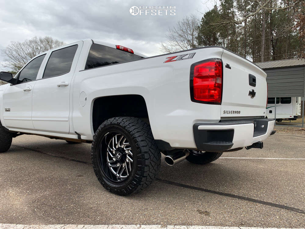 2018 Chevrolet Silverado 1500 with 20x10 -19 Hostile Jigsaw and 33/12 ...