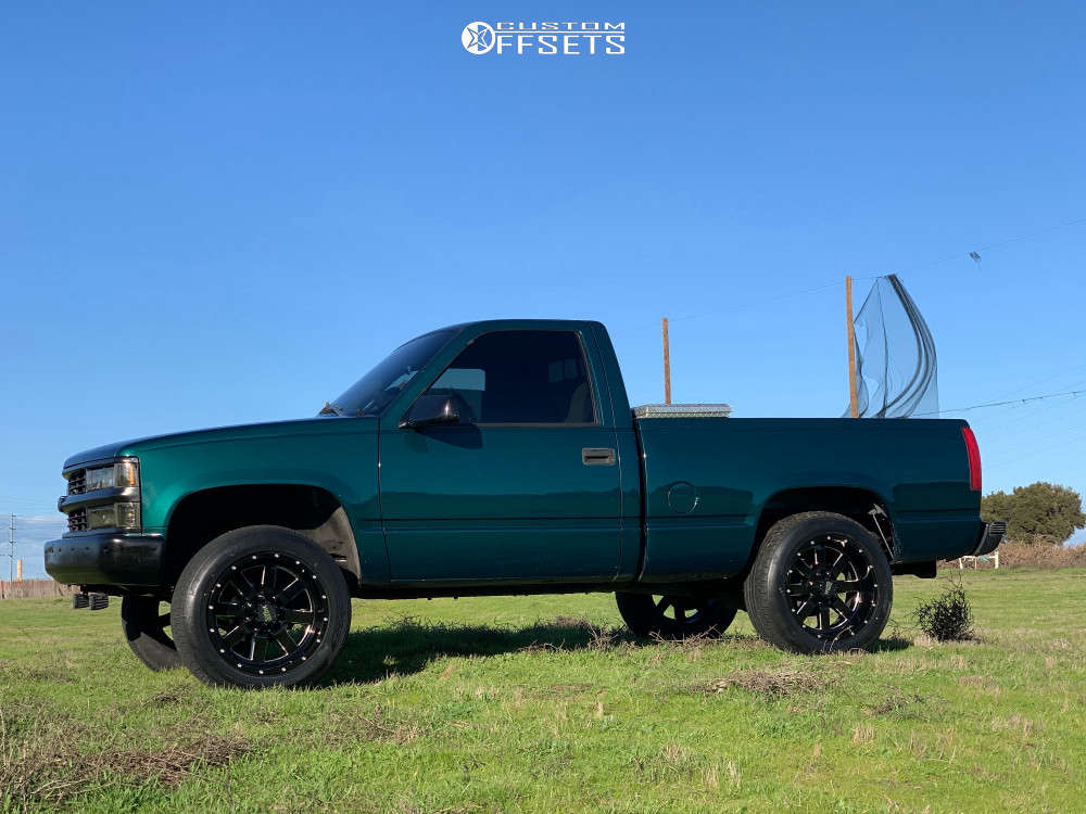 1998 Chevrolet C1500 with 20x10 -24 Moto Metal Mo962 and 275/55R20 ...