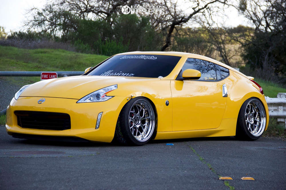 2017 Nissan 370Z with 19x10.5 22 Aodhan Ds01 and 235/35R19 Federal ...