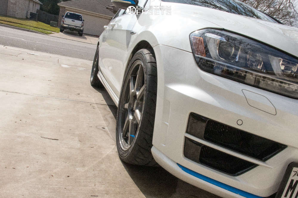 2017 Volkswagen Golf R with 18x8.5 42 Konig Ultraform and 255/35R18 ...