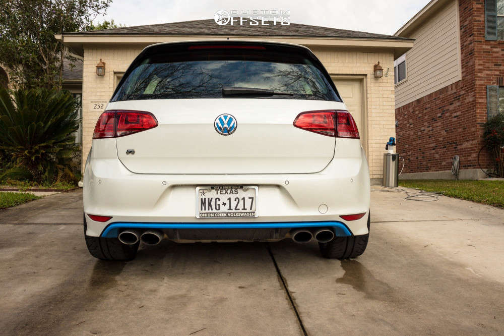 2017 Volkswagen Golf R with 18x8.5 42 Konig Ultraform and 255/35R18 ...