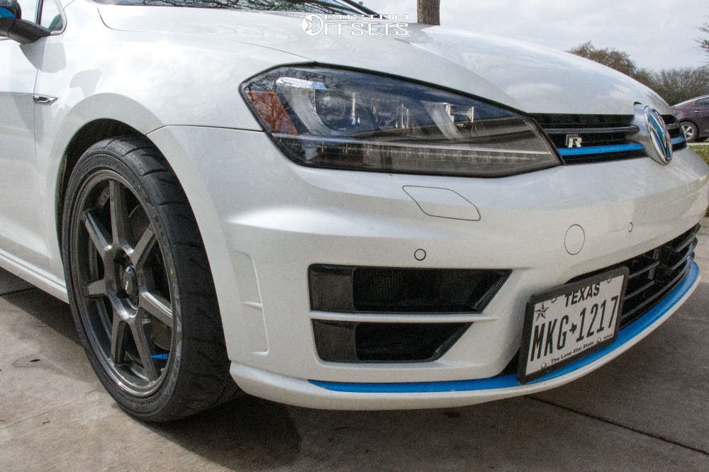 2017 Volkswagen Golf R with 18x8.5 42 Konig Ultraform and 255/35R18 ...