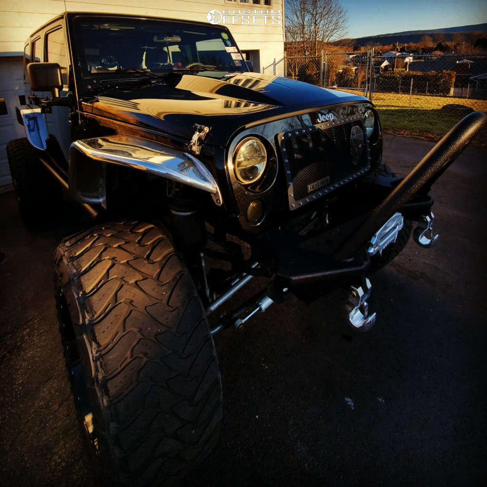 2008 Jeep Wrangler with 22x14 -70 Fuel Cleaver D240 and 40/15.5R22 Toyo ...