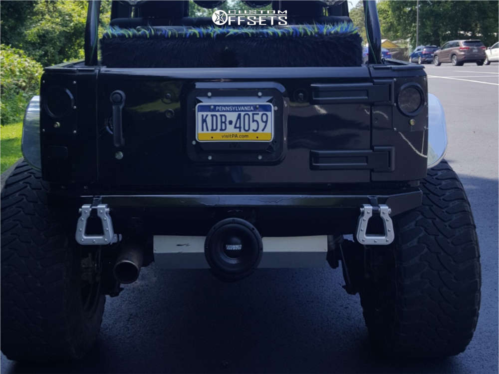 2008 Jeep Wrangler with 22x14 -70 Fuel Cleaver D240 and 40/15.5R22 Toyo ...