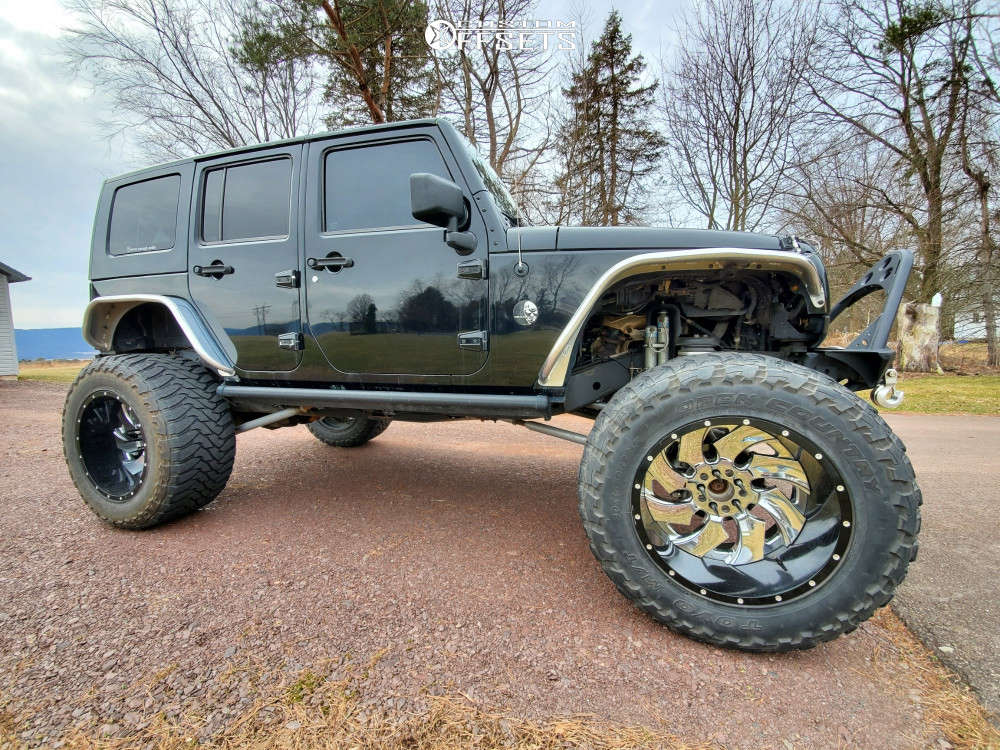 2008 Jeep Wrangler with 22x14 -70 Fuel Cleaver D240 and 40/15.5R22 Toyo ...