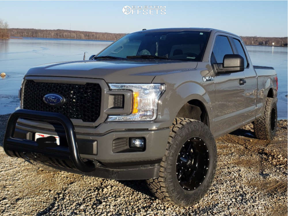 2018 Ford F-150 with 18x10 -24 Moto Metal Mo970 and 33/12.5R18 Nitto ...