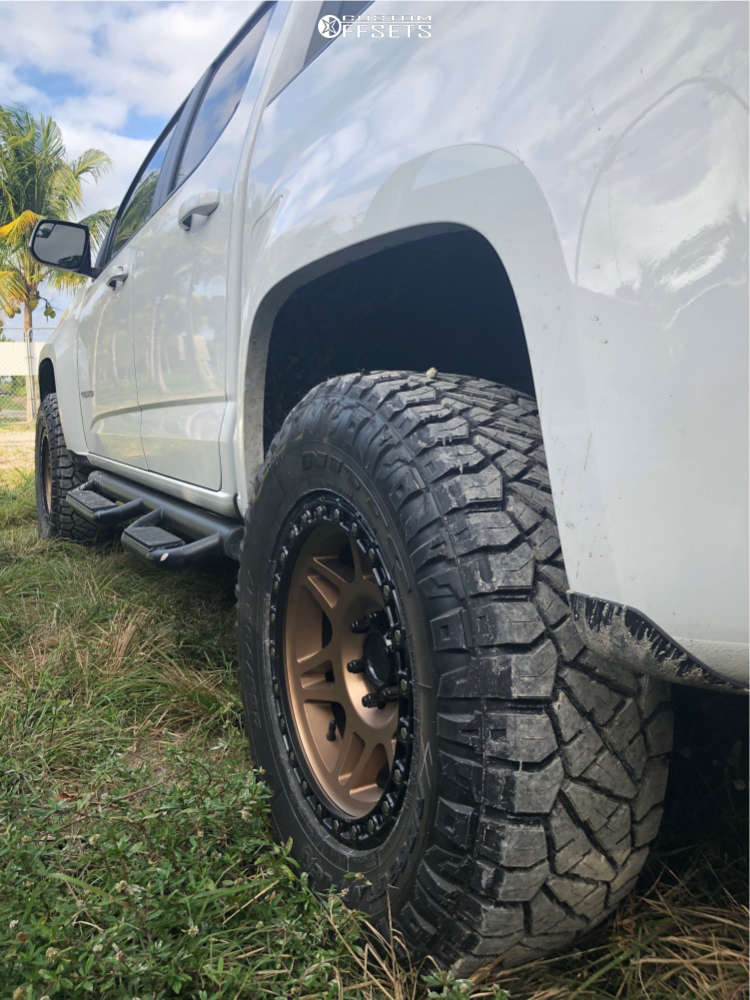 2019 Chevrolet Colorado with 17x8.5 Method Mr312 and 265/70R17 Nitto ...