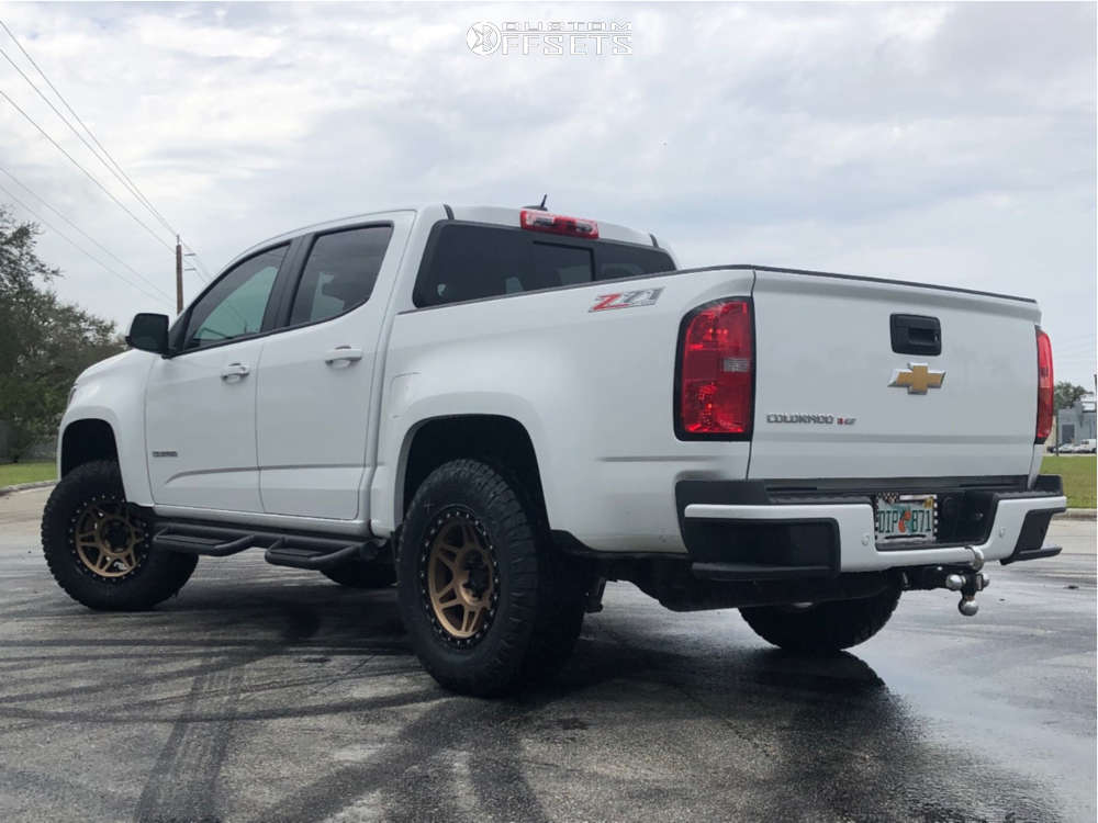 2019 Chevrolet Colorado with 17x8.5 Method Mr312 and 265/70R17 Nitto ...