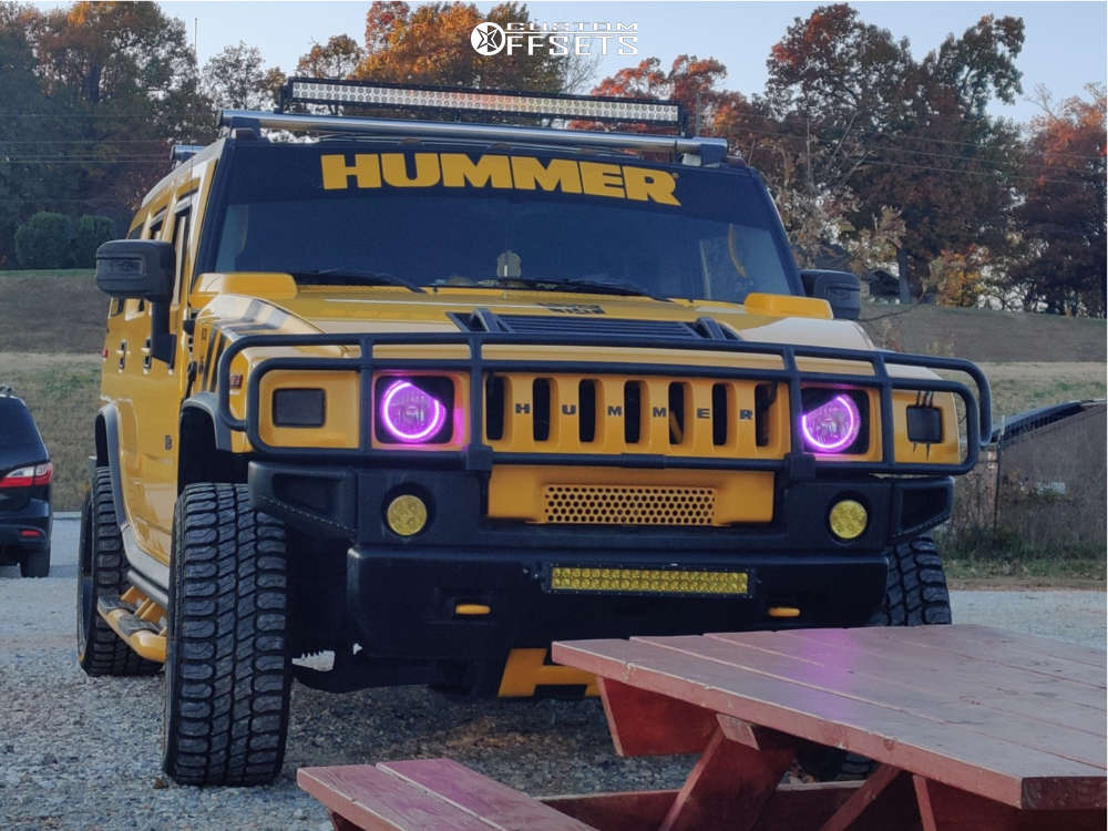 2006 HUMMER H2 with 22x12 -44 Moto Metal Mo988 and 33/12.5R22 Gladiator ...