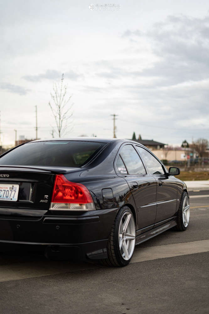 2006 Volvo S60 with 18x9 45 Advanti Racing Cammino and 235/40R18 Nitto ...